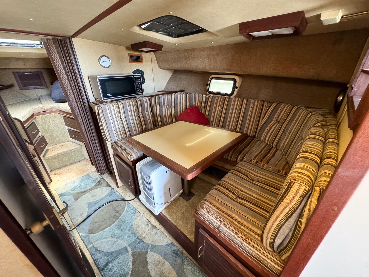 37′ Silverton 1981 | Nonprofit Boating and Maritime School | Chapman School